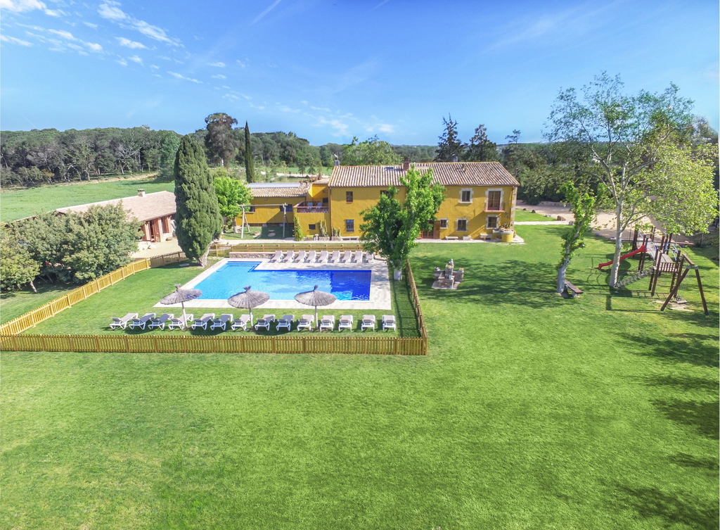 Large Villas in Spain for large groups| Large villas to rent in Spain